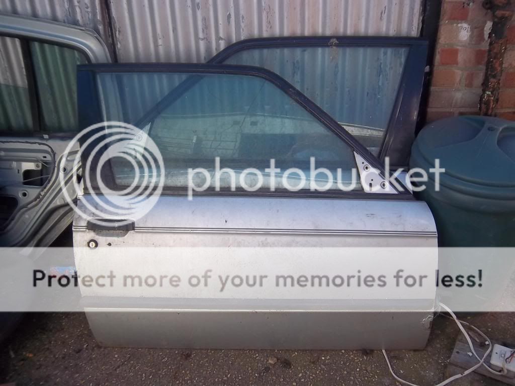 2 front doors of a bmw 325i Sport | Retro Rides